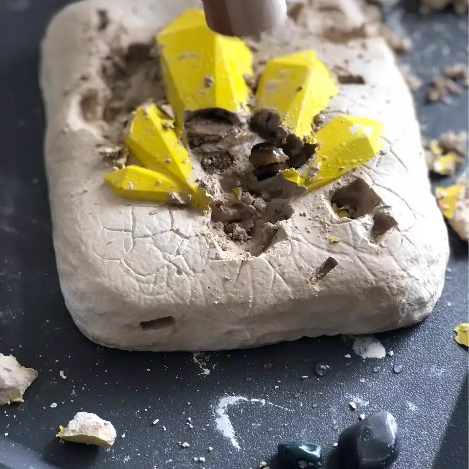 Little Geologist's Gem Dig Kit with 15 Gemstones